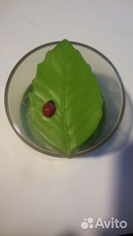 Коробка для корма рыб и камешки для аквариума